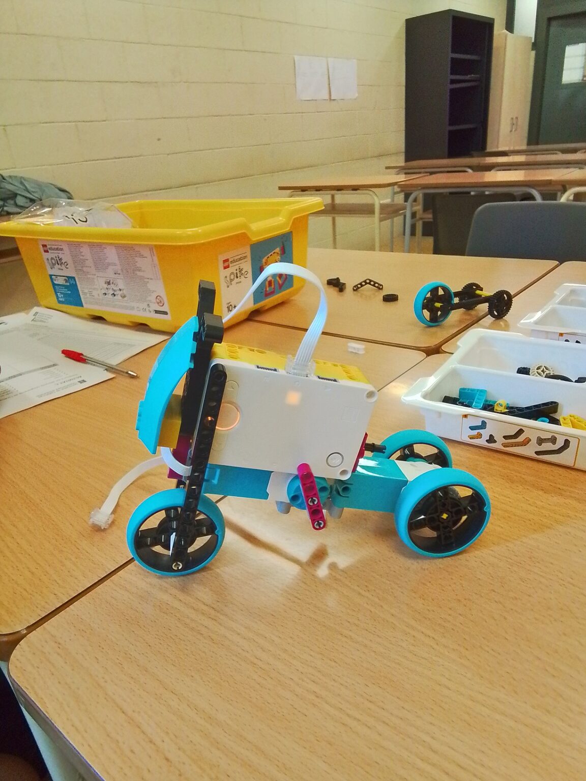 El robot Spike Prime entra a les classes de robòtica | CFA Tramuntana