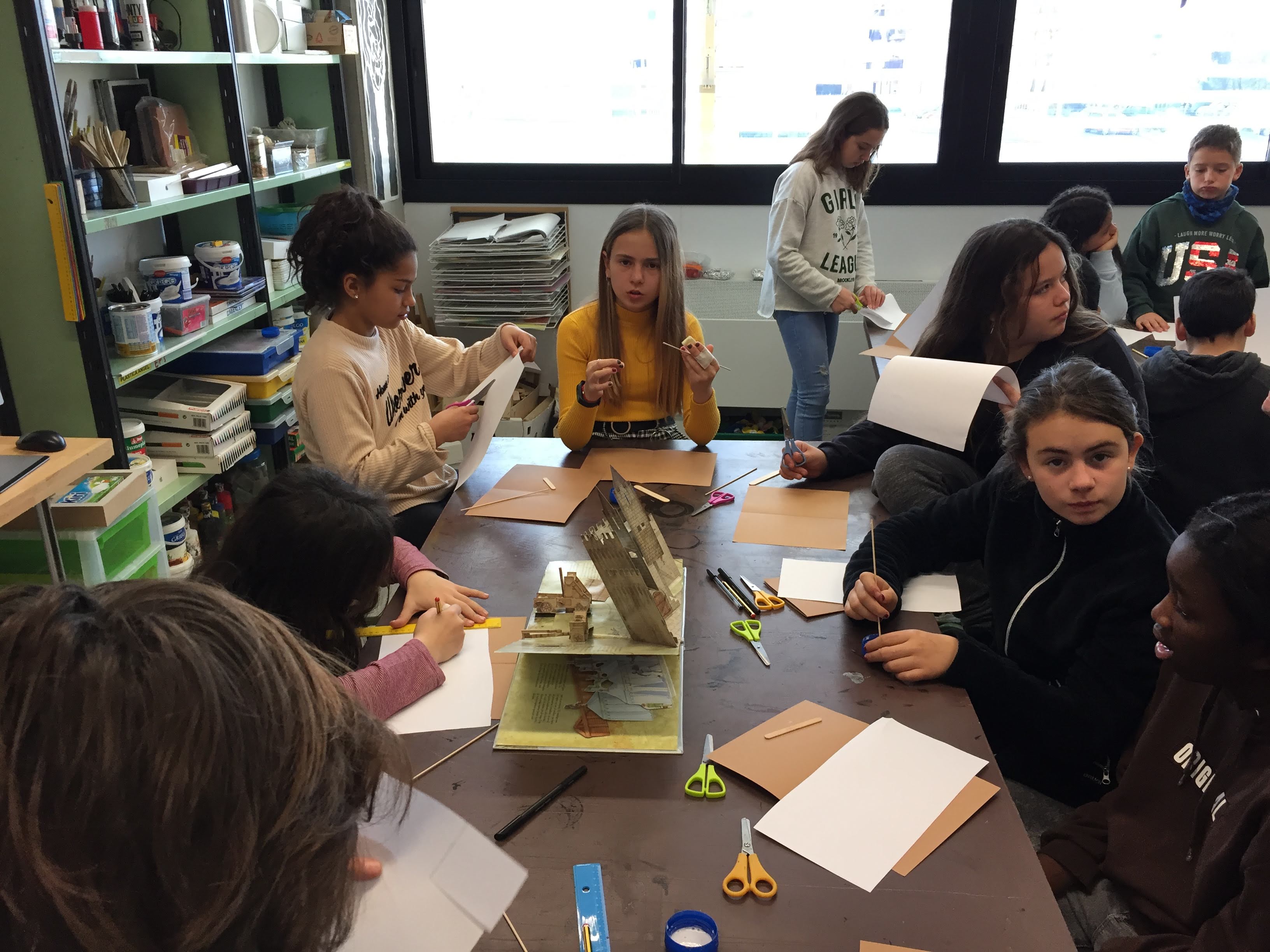 Treballem amb un artista! – Escola Pericot