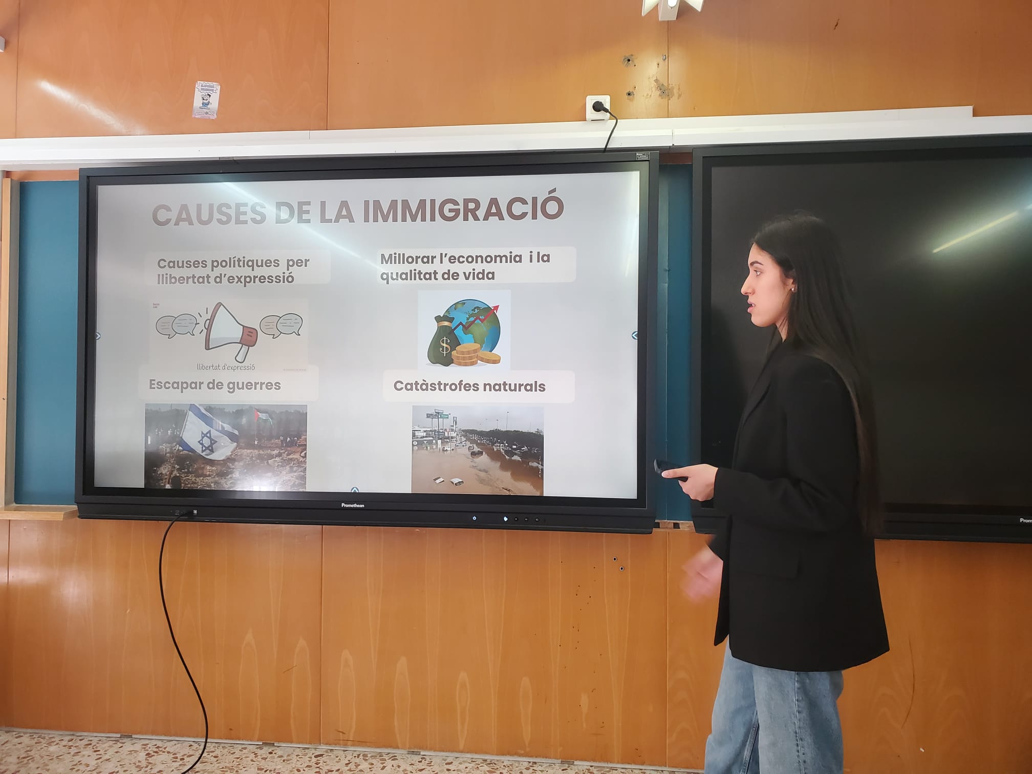 Els alumnes de 2n de batxillerat exposen els seus TR davant del ...