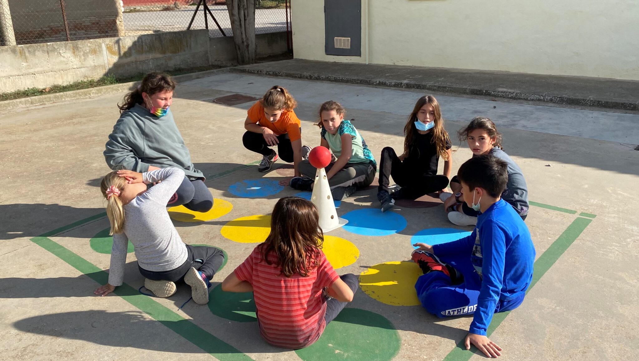 Among us a Educació física. | ZER Pedrera